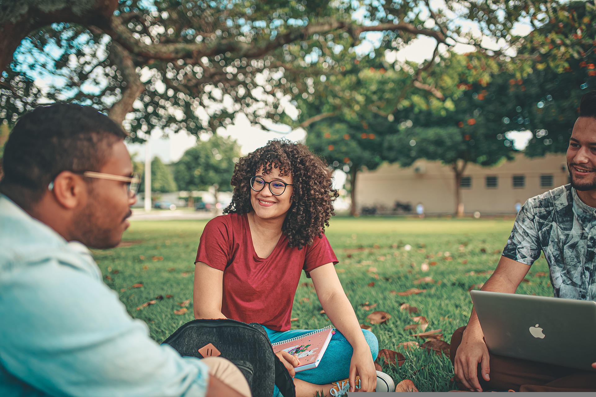 110+ Professional Performance Review Phrases about Teamwork